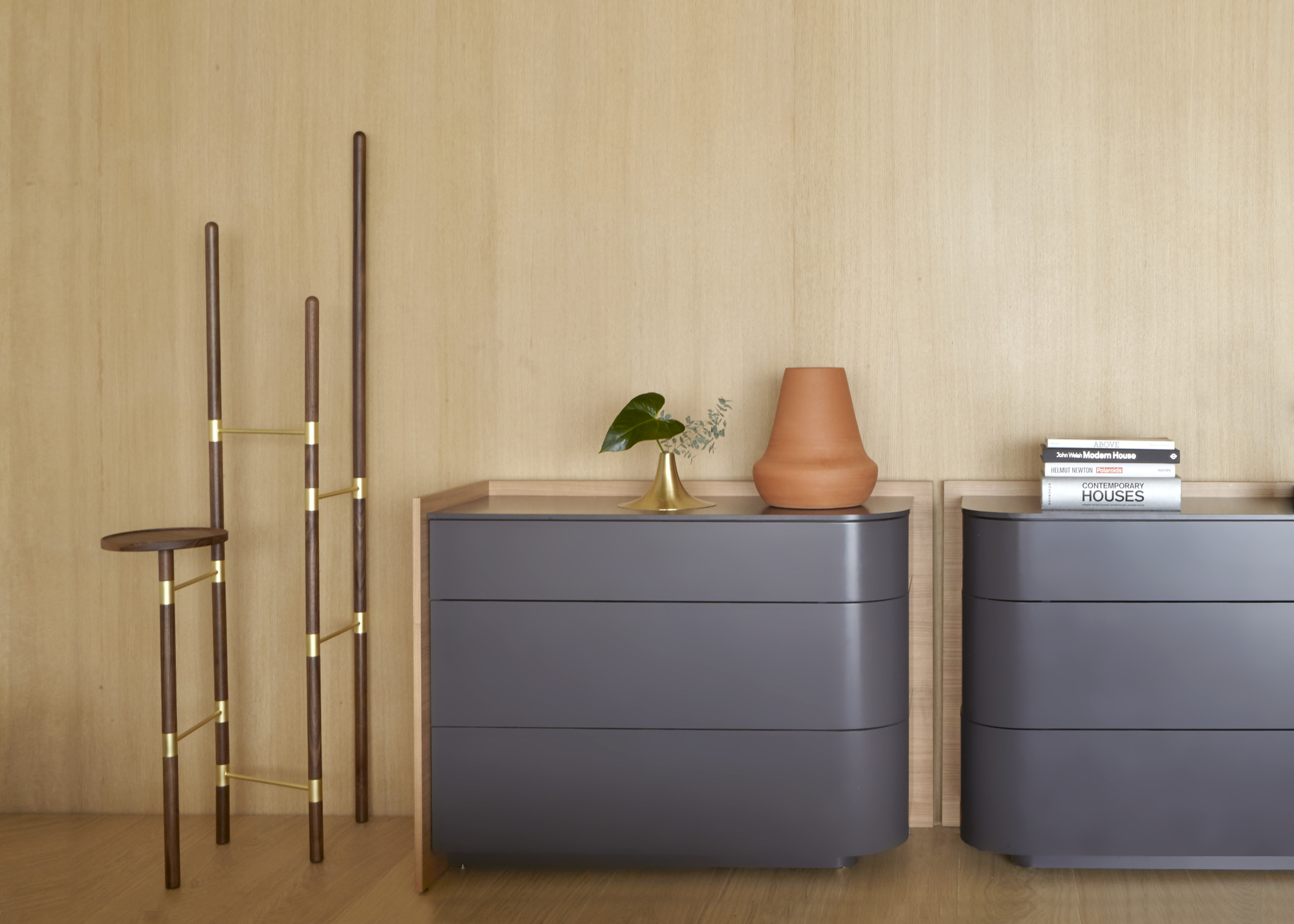 Hallway Units Estenda Clothes stand walnut / nickel - Ligne Roset