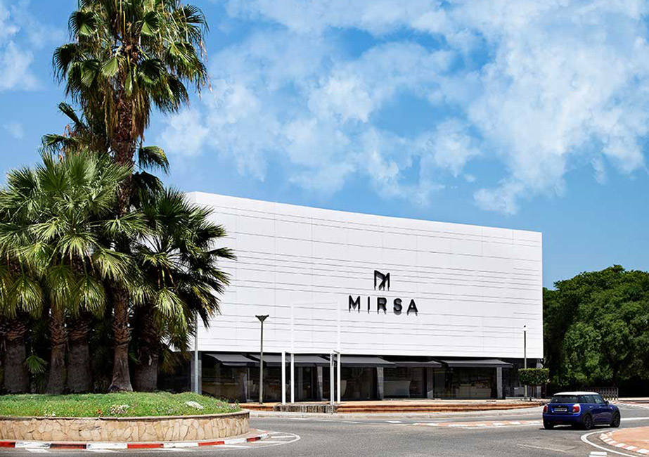 Designer furniture at EL VENDRELL ESPAGNE - MIRSA - Ligne Roset